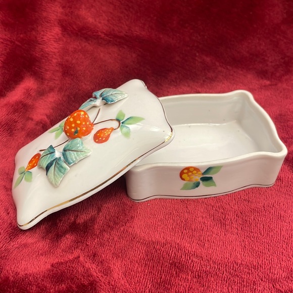 Ucagco | Accents | Vintage Ceramic Cigarette Trinket Box With ...